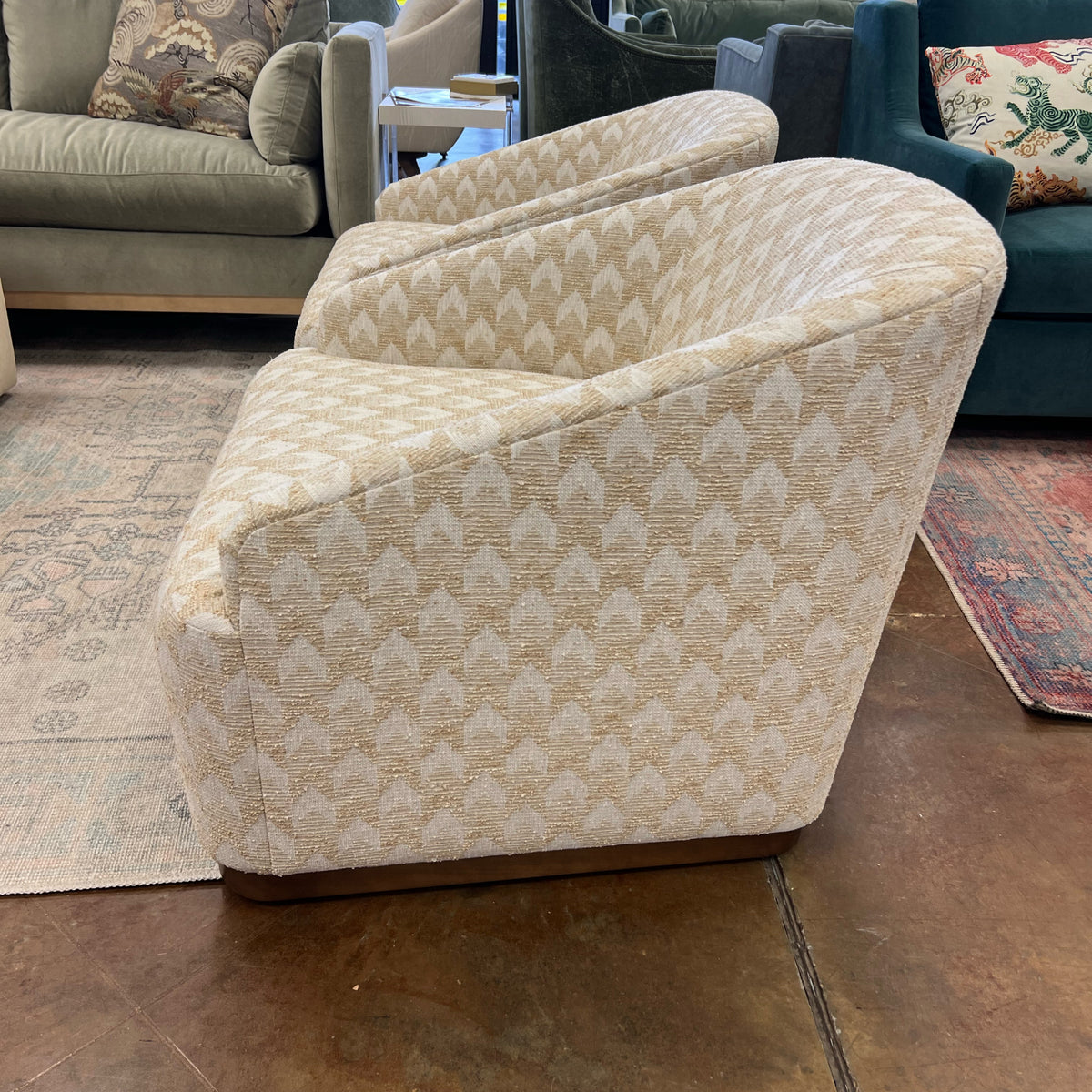 Bernie Swivel Chair – Christian Street Furniture