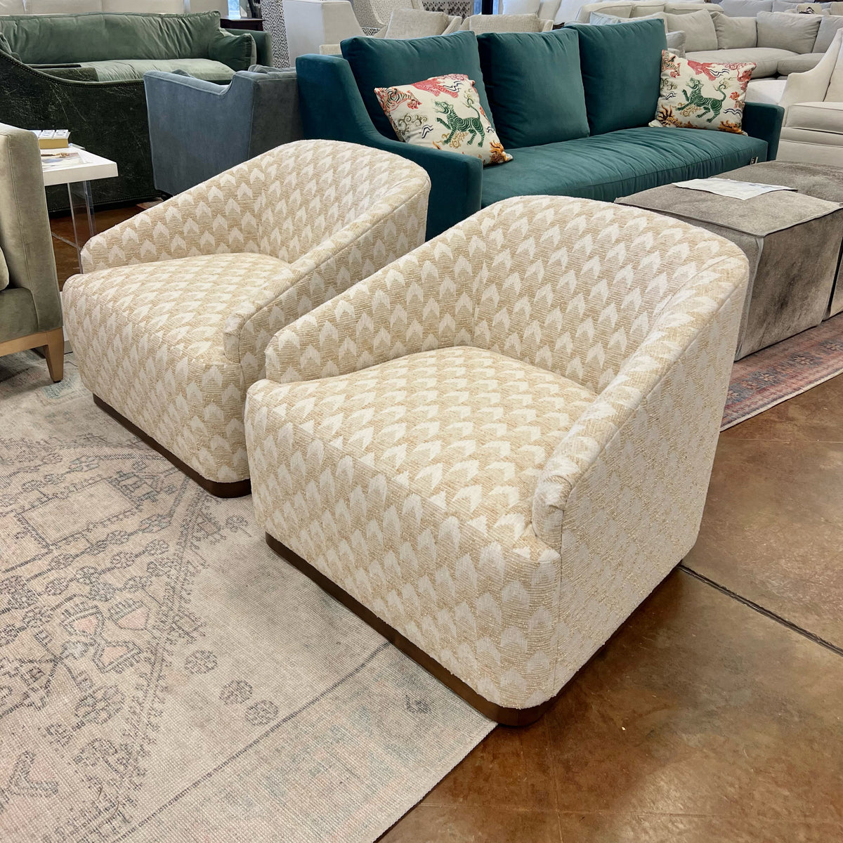 Bernie Swivel Chair – Christian Street Furniture